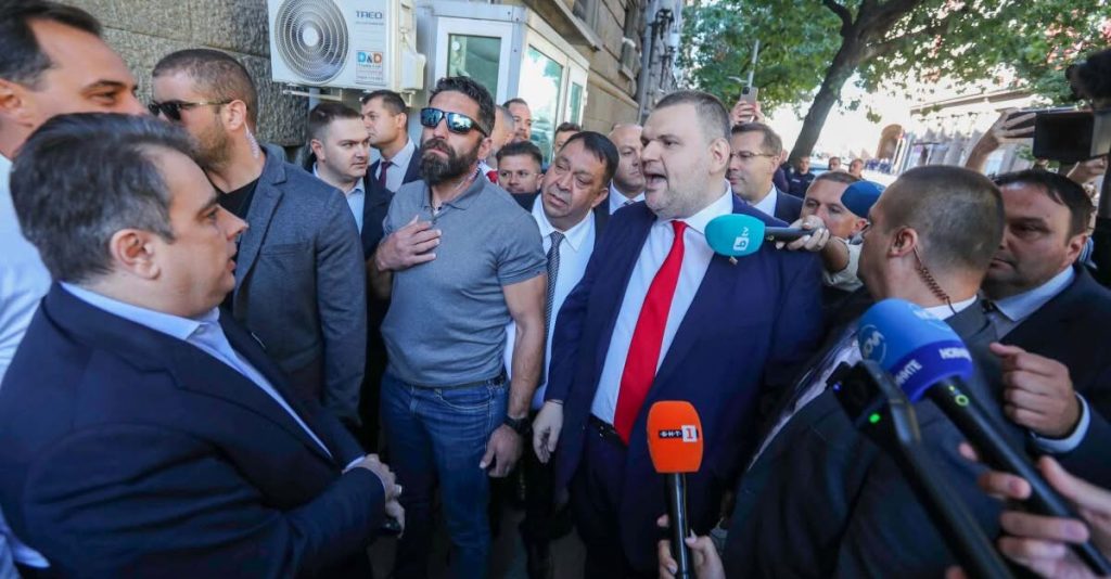 Кой е Делян Пеевски? Кой помогна за възхода му? | Барометър.нет